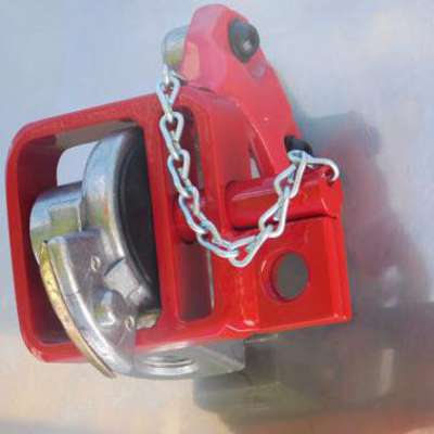 Glad Hand D-Lock with Chain | Imperial Supplies
